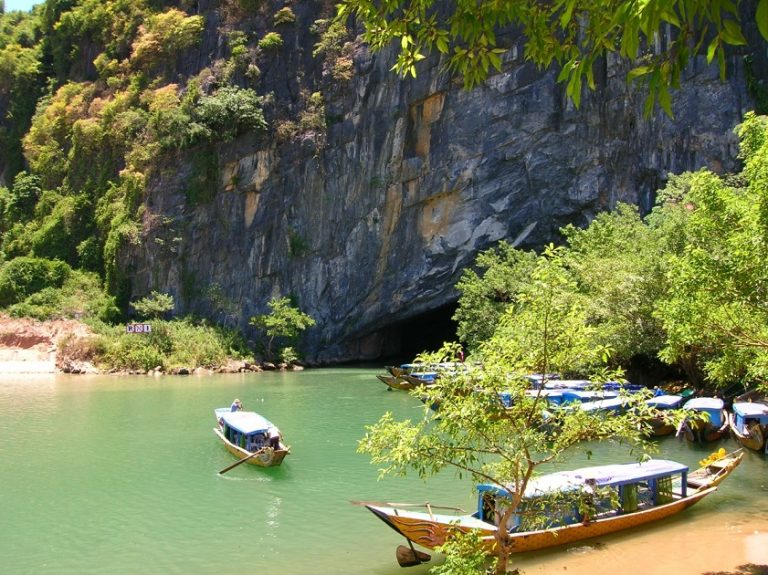 Vietnam cave: 11 natural caves for an amazing expedition