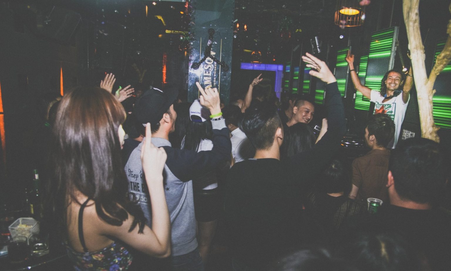 Top 11 HOTTEST Hanoi night clubs to dance the night away