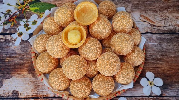 Vietnamese Snacks: The Best Treats You Cannot Miss
