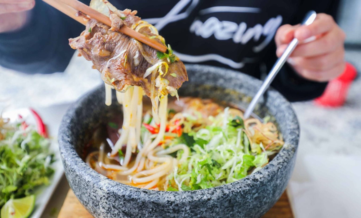 Bún bò thố đá Đà Lạt: 7 địa chỉ ngon chuẩn vị, ăn là nhớ