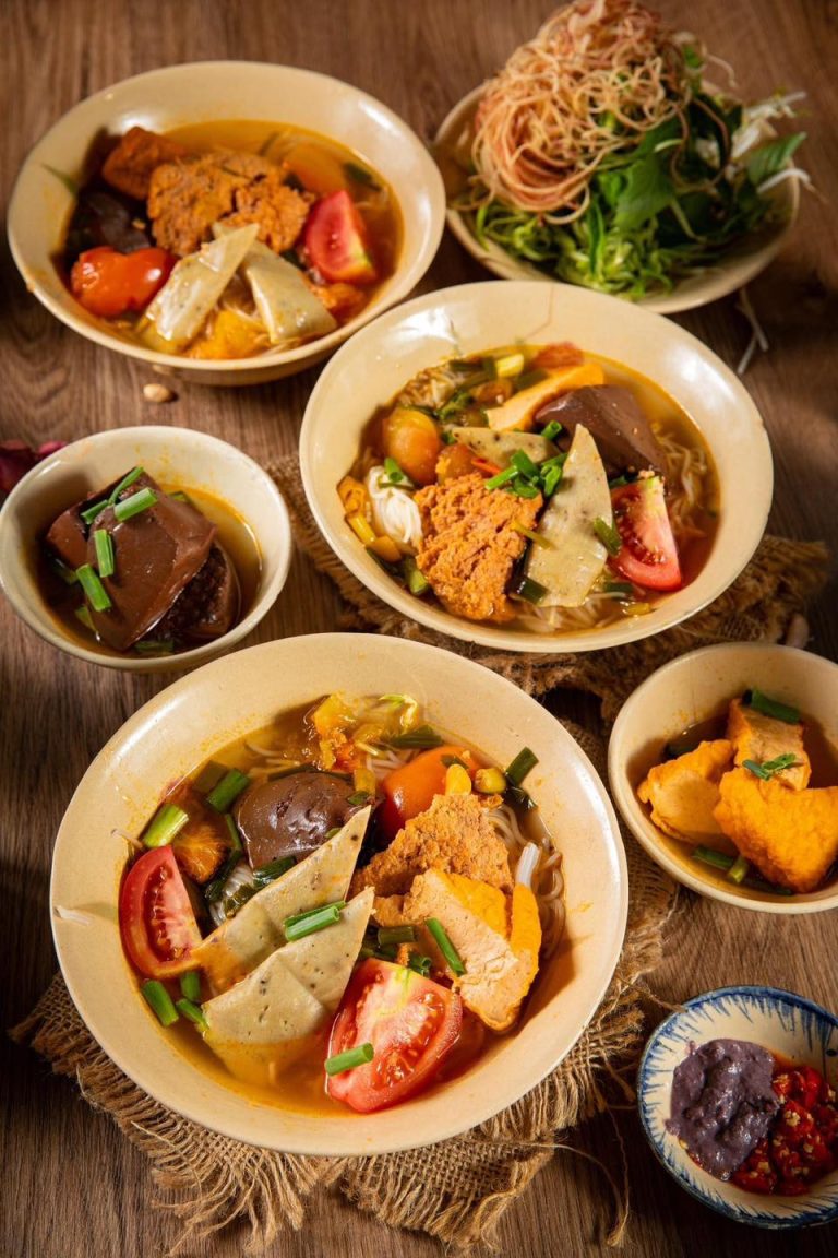 Bún riêu Sài Gòn - 20 quán thơm ngon, bắt mắt, ngập topping