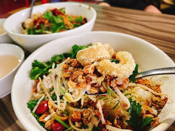 Cơm hến Huế: Hương vị, cách làm & 12 quán ngon nức tiếng