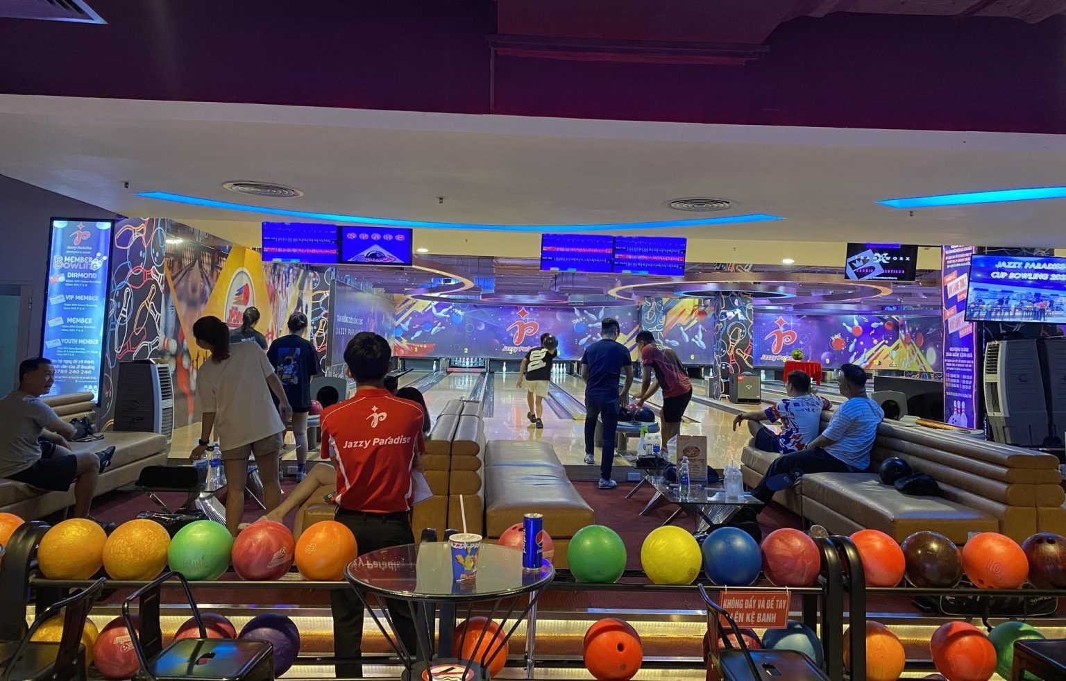Chơi bowling ở Sài Gòn - 10+ địa điểm thu hút giới trẻ
