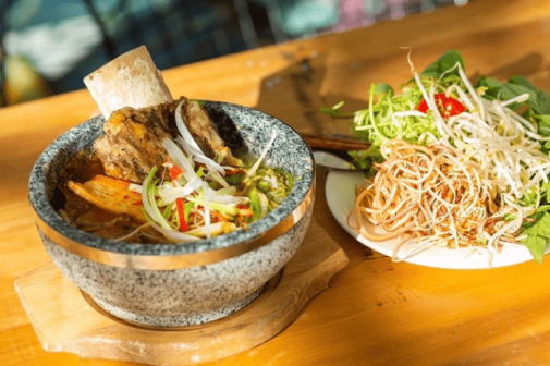 Bún bò Đà Lạt: Điểm danh 13+ quán ngon “đốn tim” du khách