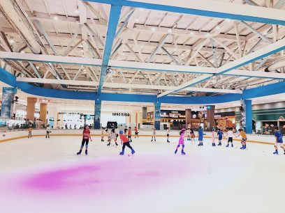 Trượt băng ở Sài Gòn: Trải nghiệm tại Vincom Ice Rink