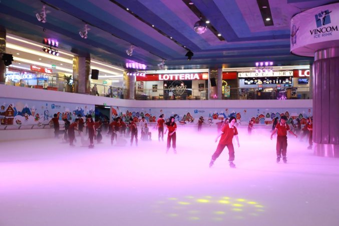 Trượt băng ở Sài Gòn: Trải nghiệm tại Vincom Ice Rink