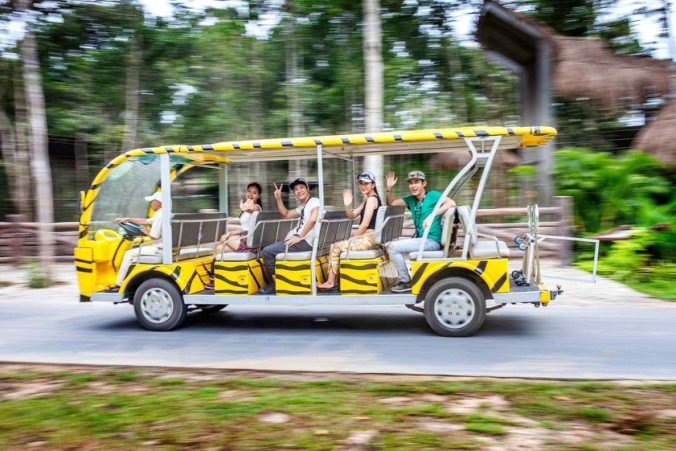 Đi xe buggy khám phá VinWonders Nam Hội An siêu thú vị